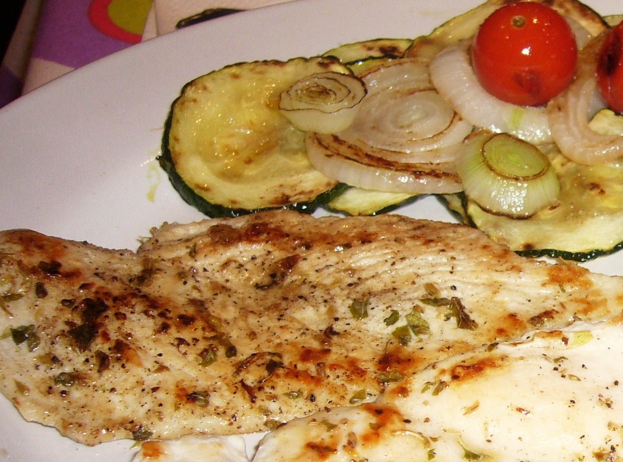 COCINILLAS ANONIMOS S.L.: PECHUGAS DE POLLO CON VERDURAS A LA PLANCHA