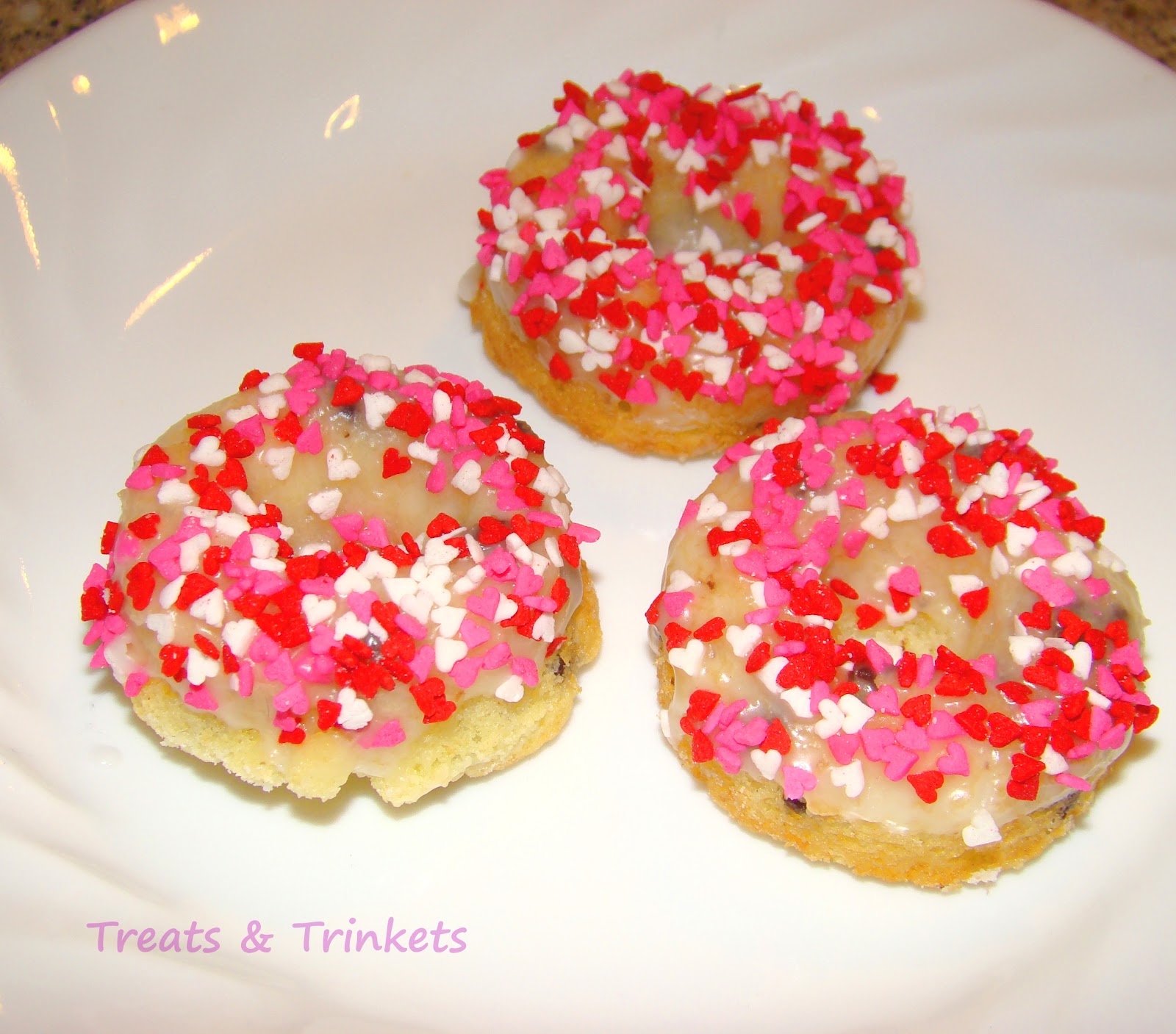 Treats & Trinkets: Valentine's Day Mini Doughnuts