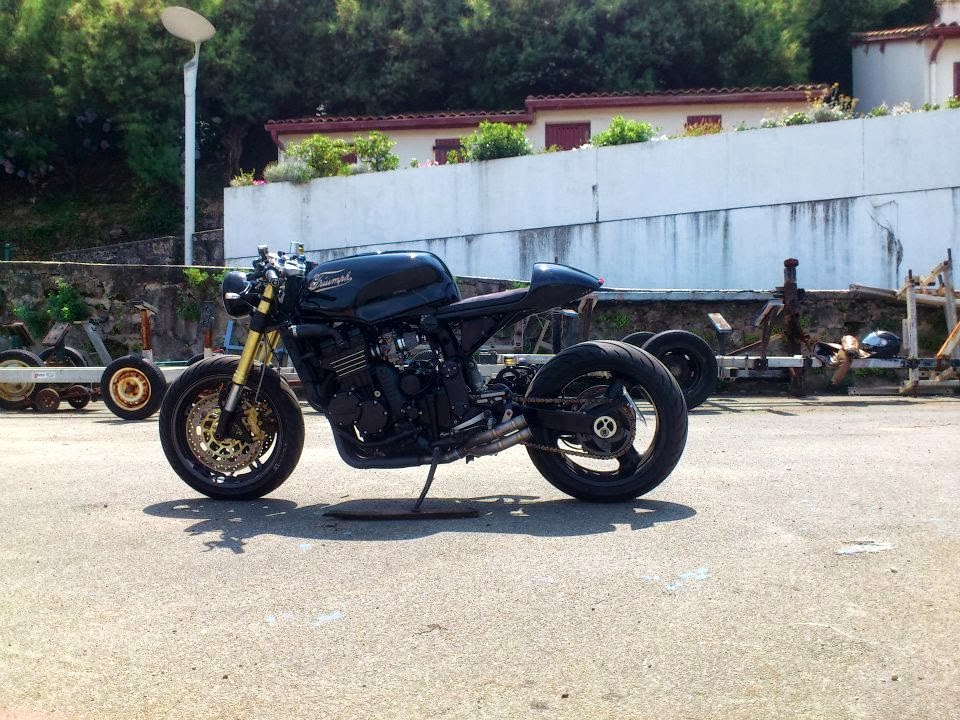 Triumph T301 - Next Future - RocketGarage - Cafe Racer Magazine