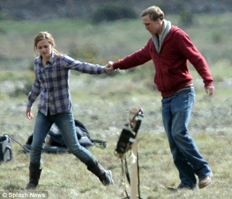 Super Hollywood: Emma Watson And Her Boyfriend Jay Barrymore Photoes