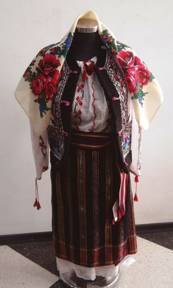 Artizanat autentic: Costume populare romanesti