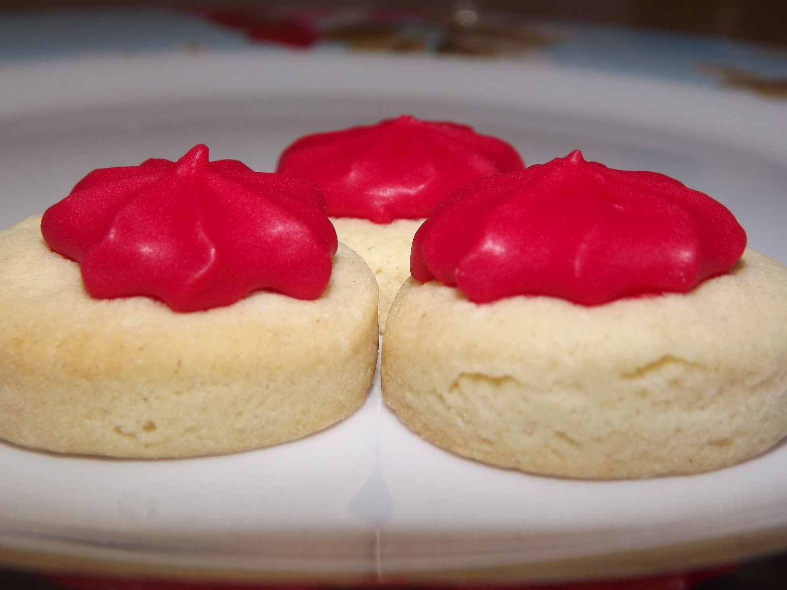 Icing...so sweetly: Iced biscuits