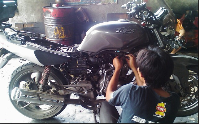 Cara servis motor sendiri dengan mudah | Dunia Otomotif