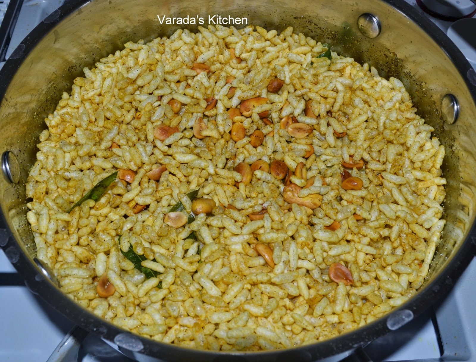 Varada's Kitchen and Garden: Churmure Chivda