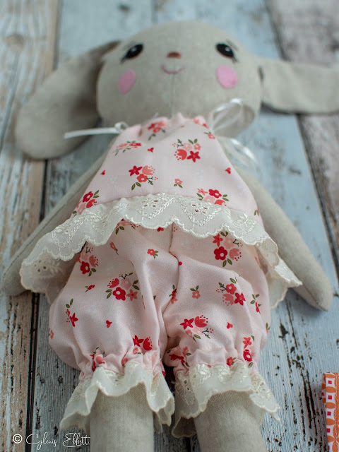 Gee's Projects: 'My friend Molly' bunny and her summer wardrobe