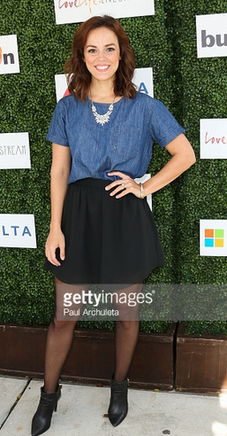 Celebrity Legs and Feet in Tights: Erin Cahill`s Legs and Feet in Tights