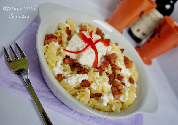 Restaurantul de acasa: Paste cu bacon si perle de branza