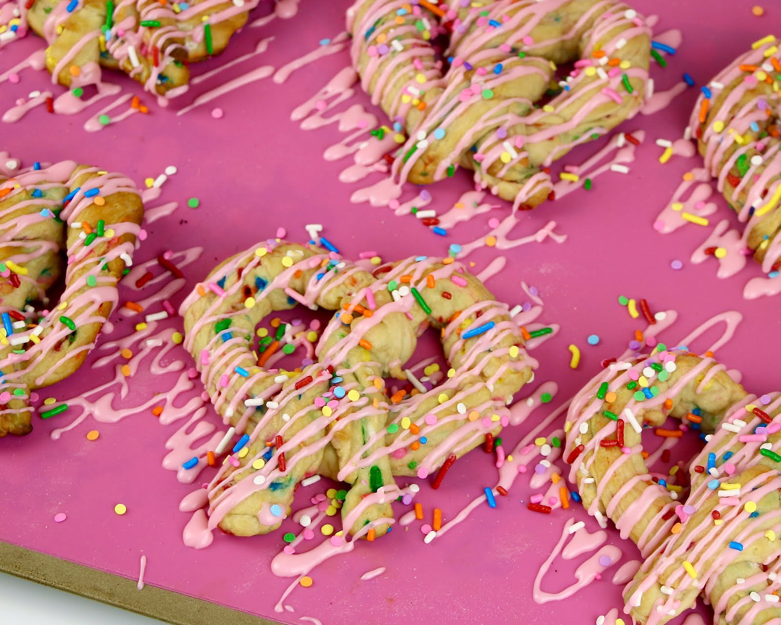 {VIDEO} 1-Hour Funfetti Soft Pretzels with Sweet Glaze - The Lindsay Ann