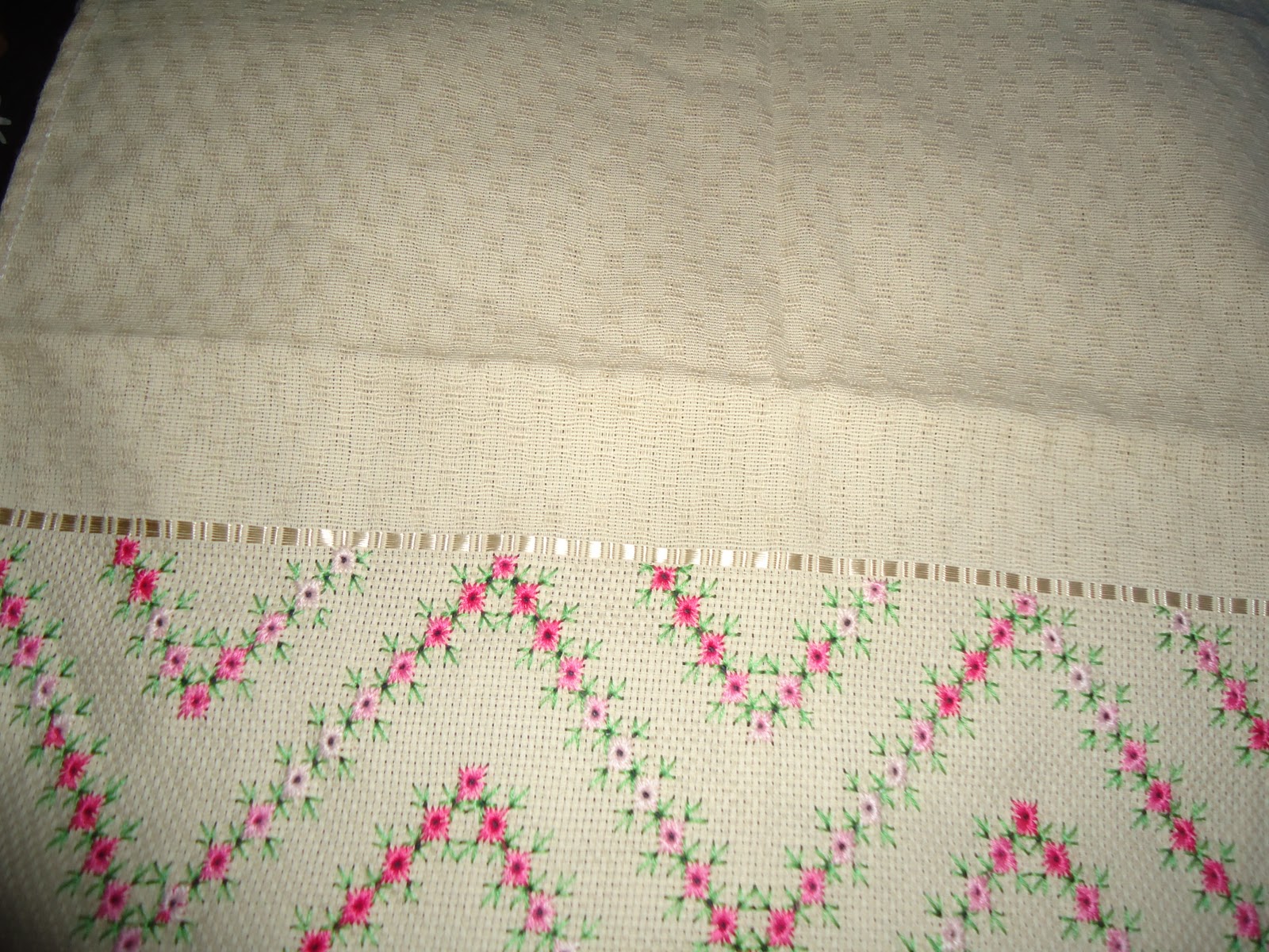 BORDADOS DA LÊ: Panos de Prato...Ponto Crivo...