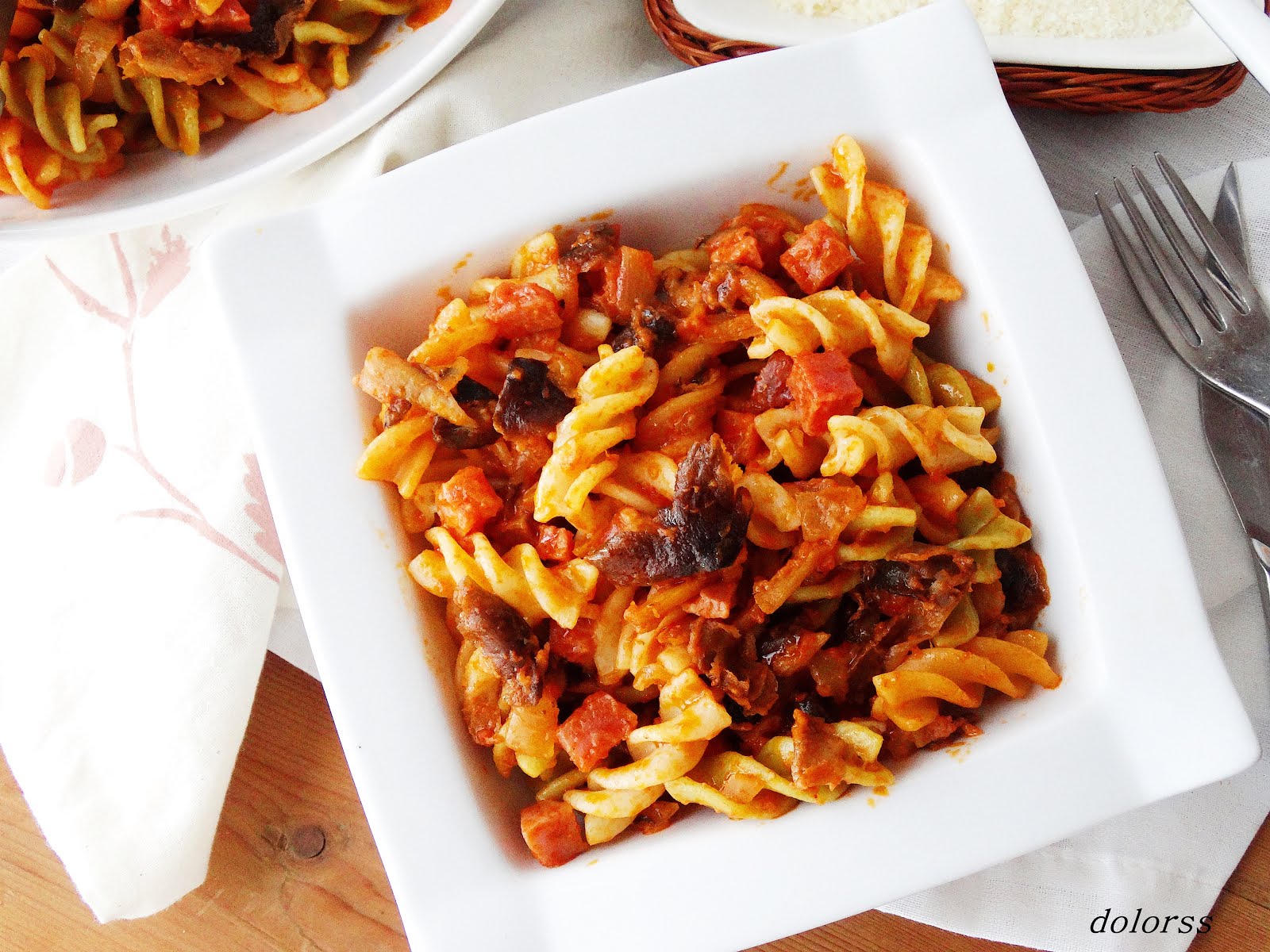 Blog de cuina de la dolorss: Espirales con setas, jamón y tomates cherry