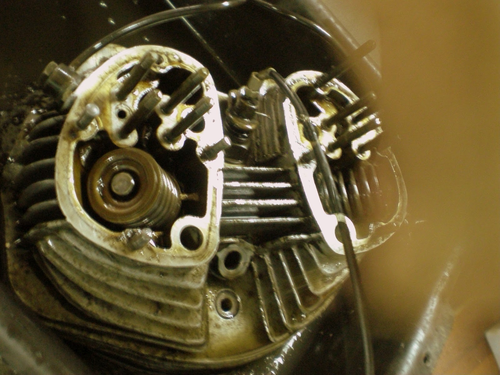 HomοRαtuς: decarbonising/decoke enfield cylinder head-piston