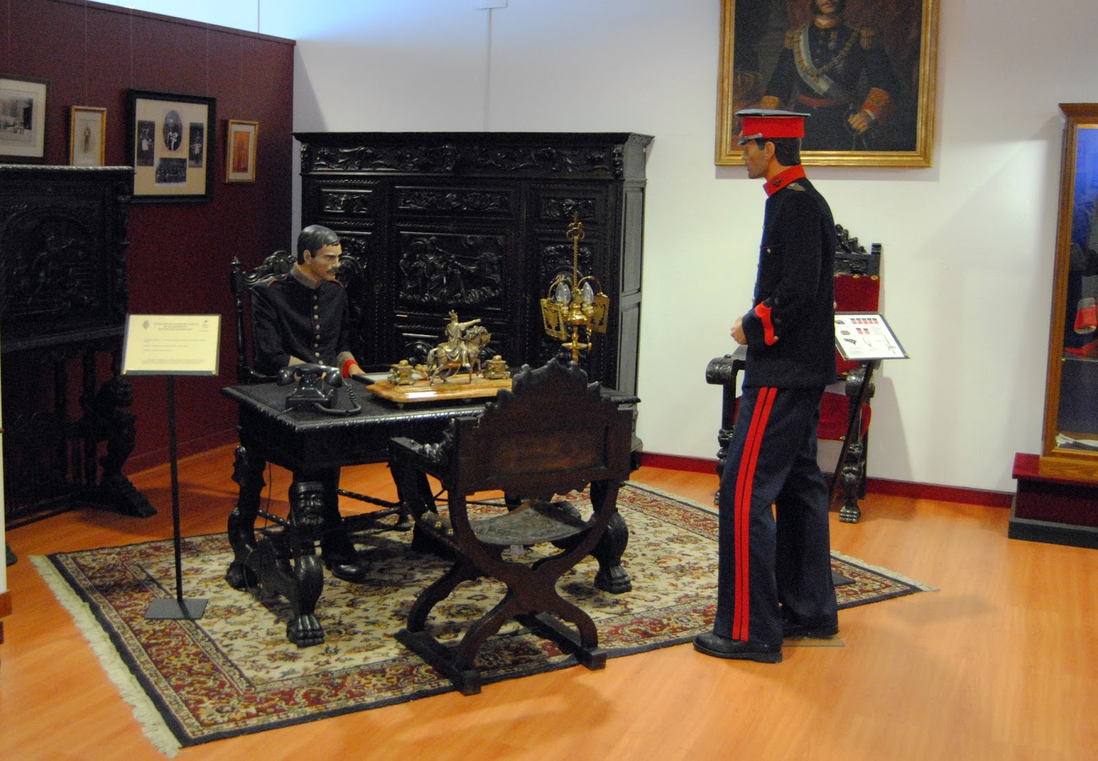 MUSEOS MILITARES Y POLICIALES: GUARDIA REAL ESPAÑOLA