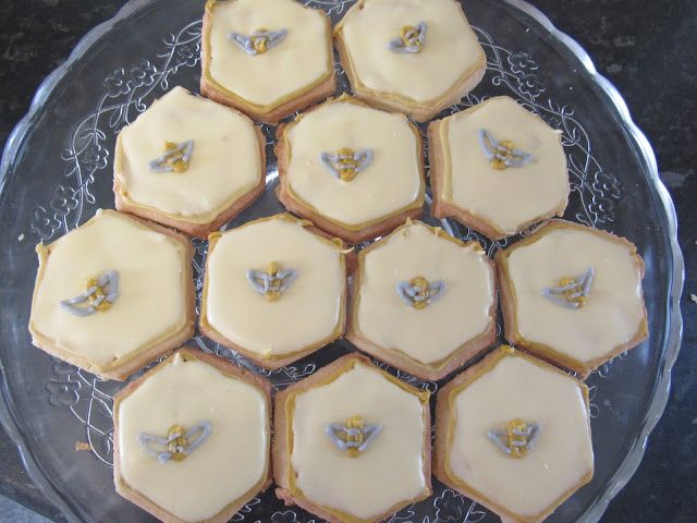 GBBO 2016 Week 2 - Biscuits - Honey Bee Biscuits | Honeycomb Crunchies