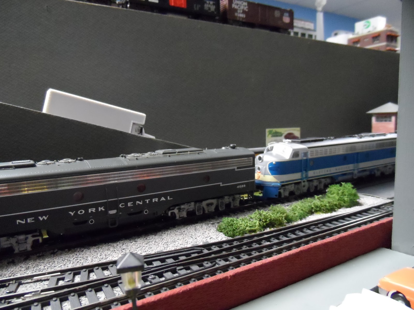 New York Central Train Layout: New York Central / Penn Central / EMD E ...