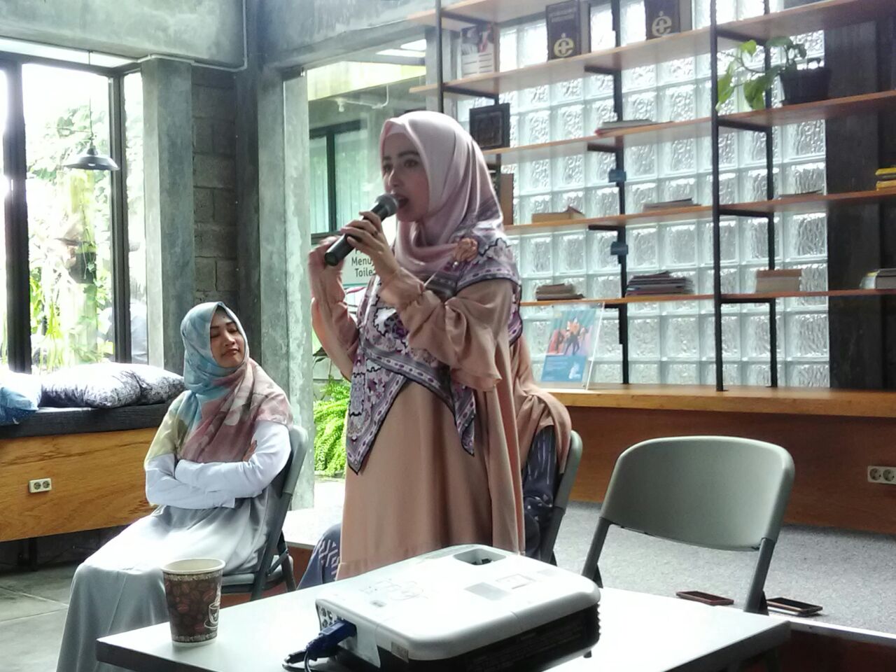 Menjadi Muslimahpreneur Sukses Dunia Akhirat - kartikanugmalia.com