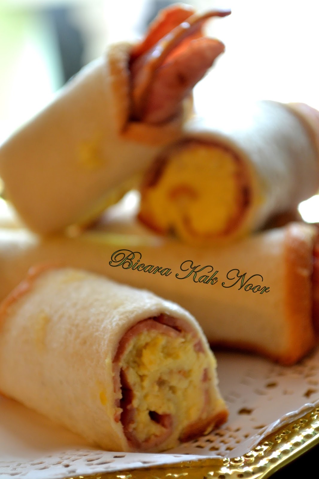 Roti Gulung Telor Mayo & Beef Rashers - Dapur Kak Noor