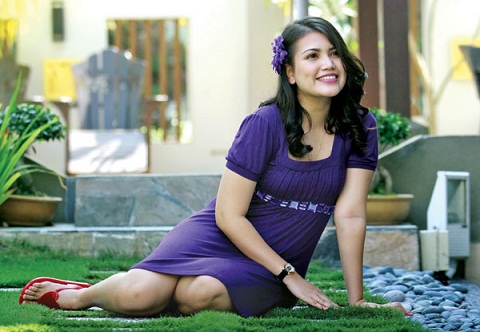 Gambar cantik Elyana bersama bayi comelnya