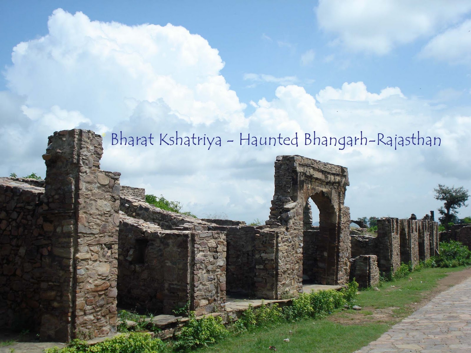 Padharo Rajasthan: The Haunted Fort -Bhangarh – Rajasthan
