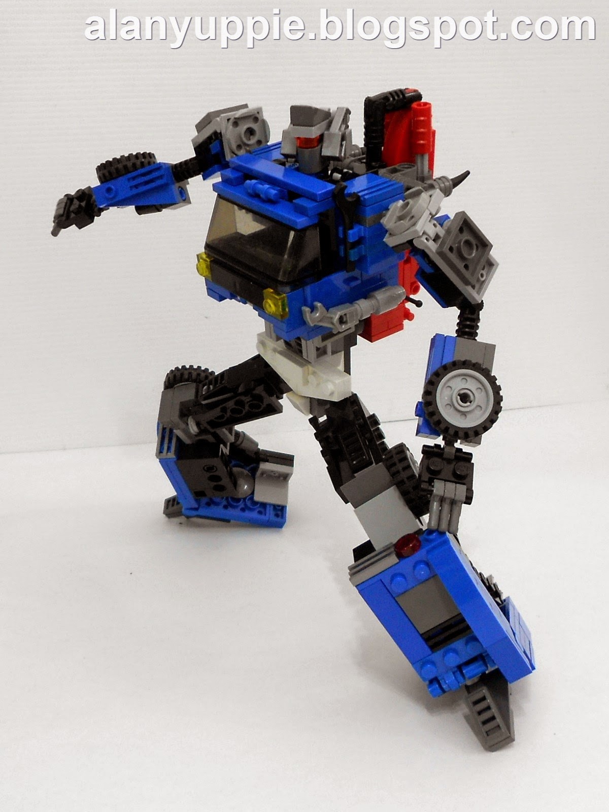 Alanyuppie's LEGO Transformers: Towmecha TM-6656 , Highway Defender!