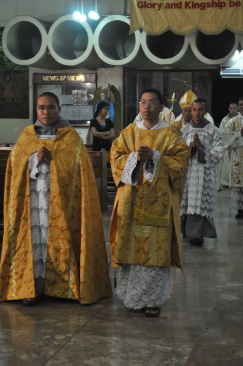 New Liturgical Movement: Filipino Ordinary Offers Solemn Pontifical Mass