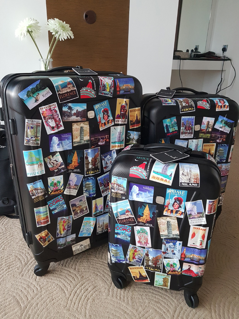 DIY Luggage Travel Stickers ~ @omaralattas