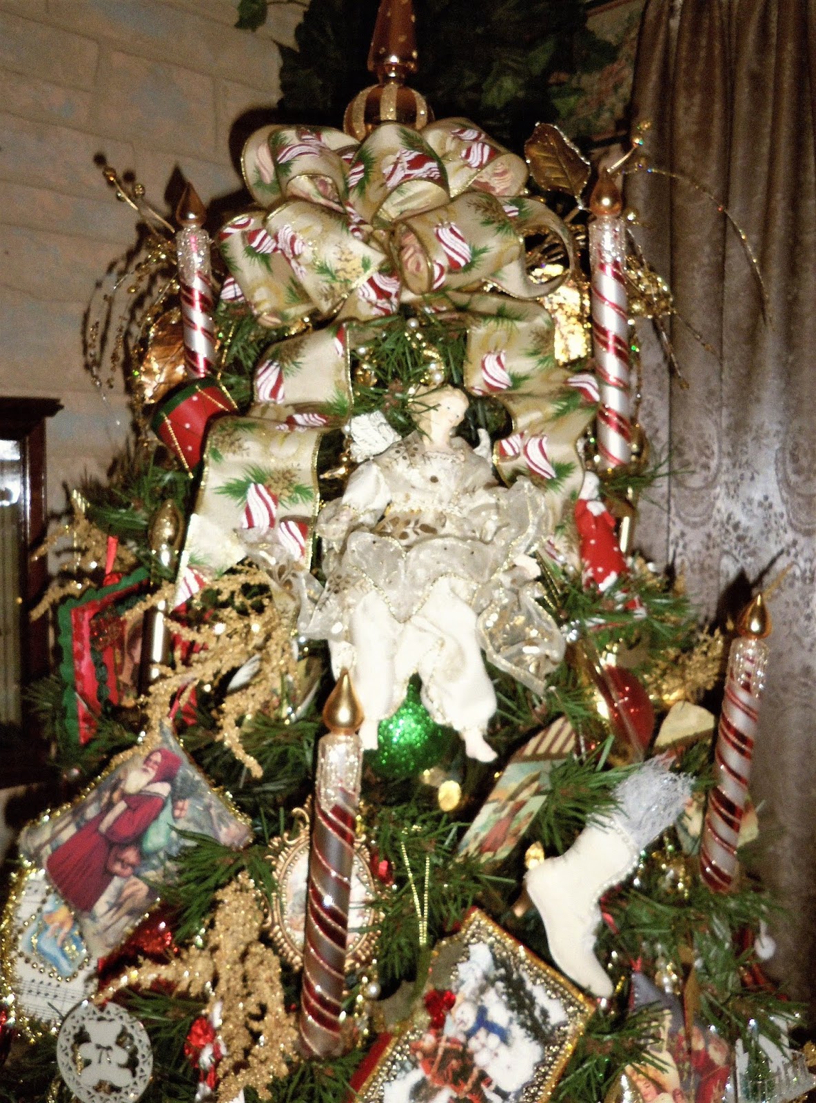 A DEBBIE-DABBLE CHRISTMAS: Victorian Style Christmas Tree, Village and ...