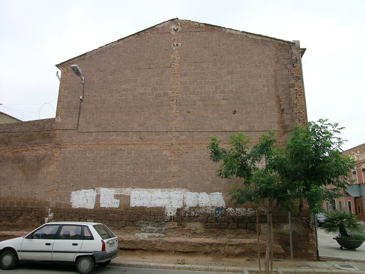 Bosco Hurtado, arquitecto: Restauración. Muros de tapial.