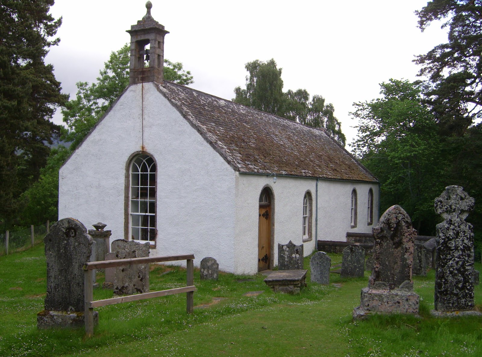 Tour Scotland: Tour Scotland Photograph Insh Church and Cemetery ...