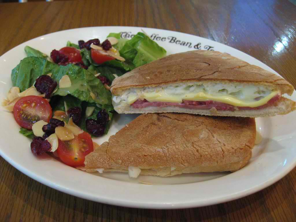 ٩(•̮̮̃•̃)۶ Ashley in Wonderland? ٩(•̮̮̃•̃)۶: Egg Club Sandwich