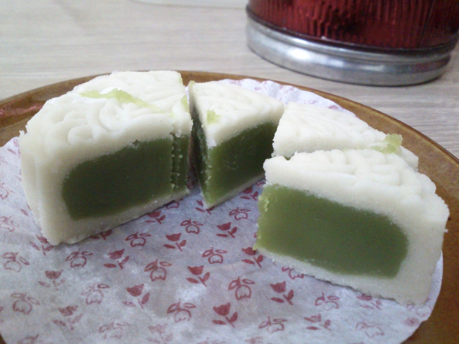 美味情缘: 椰香金翡翠冰皮月饼 Coconut Pandan Bing Pi Mooncake