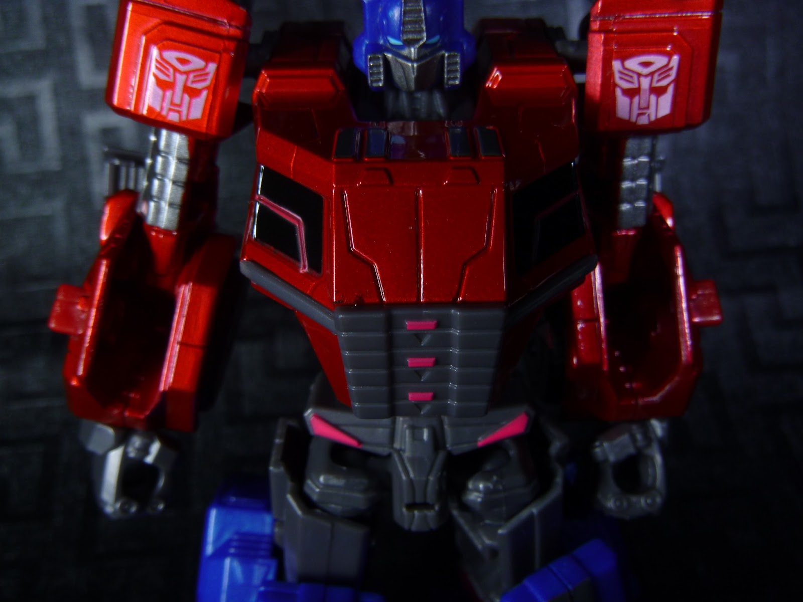 Review: Transformers Generations Optimus Prime | Night's Corner