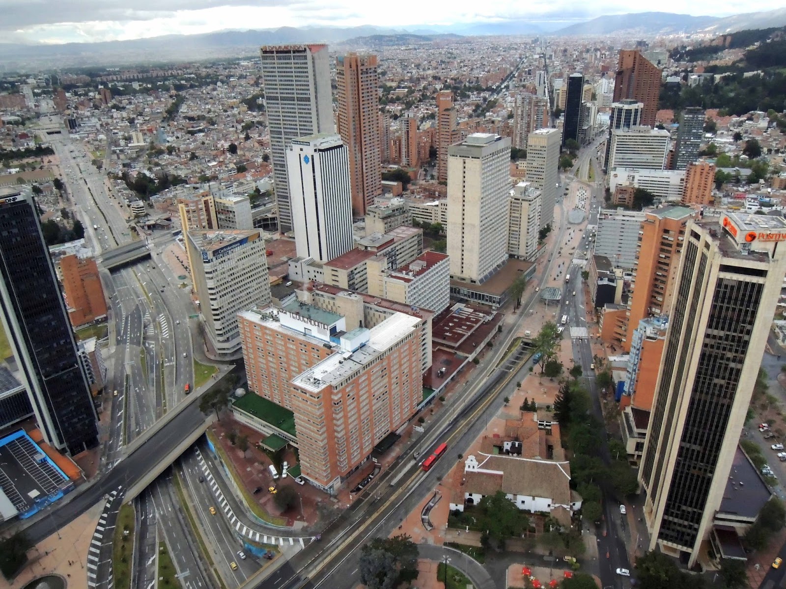 Un rascacielos llamado Torre Colpatria | Una antología de aventuras