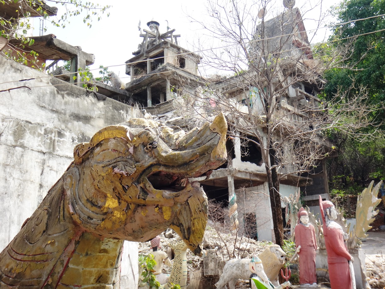 Temples In Thailand: Saraburi - Wat Sanamlao - LP Pinak