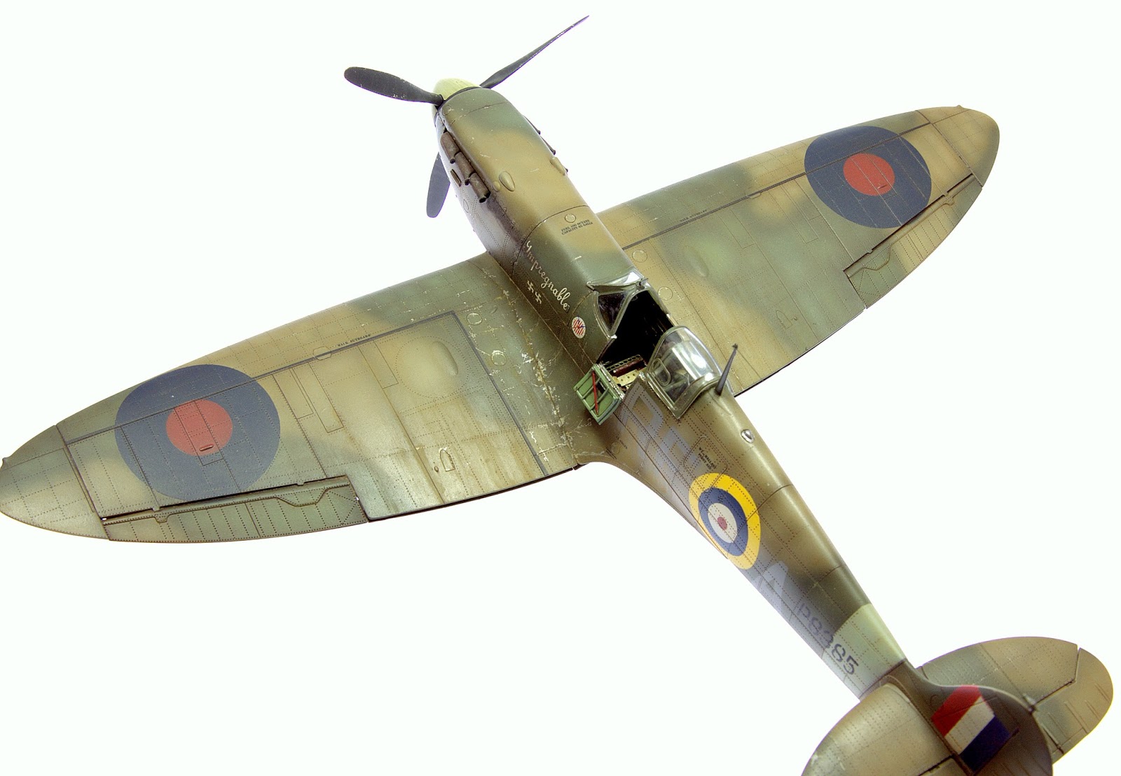 MODEL SECTOR: SUPERMARINE SPITFIRE MK. IIb, Revell 1:32