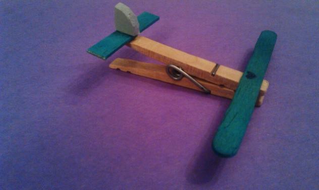 Wonderland Crafts: Clothespin Airplane