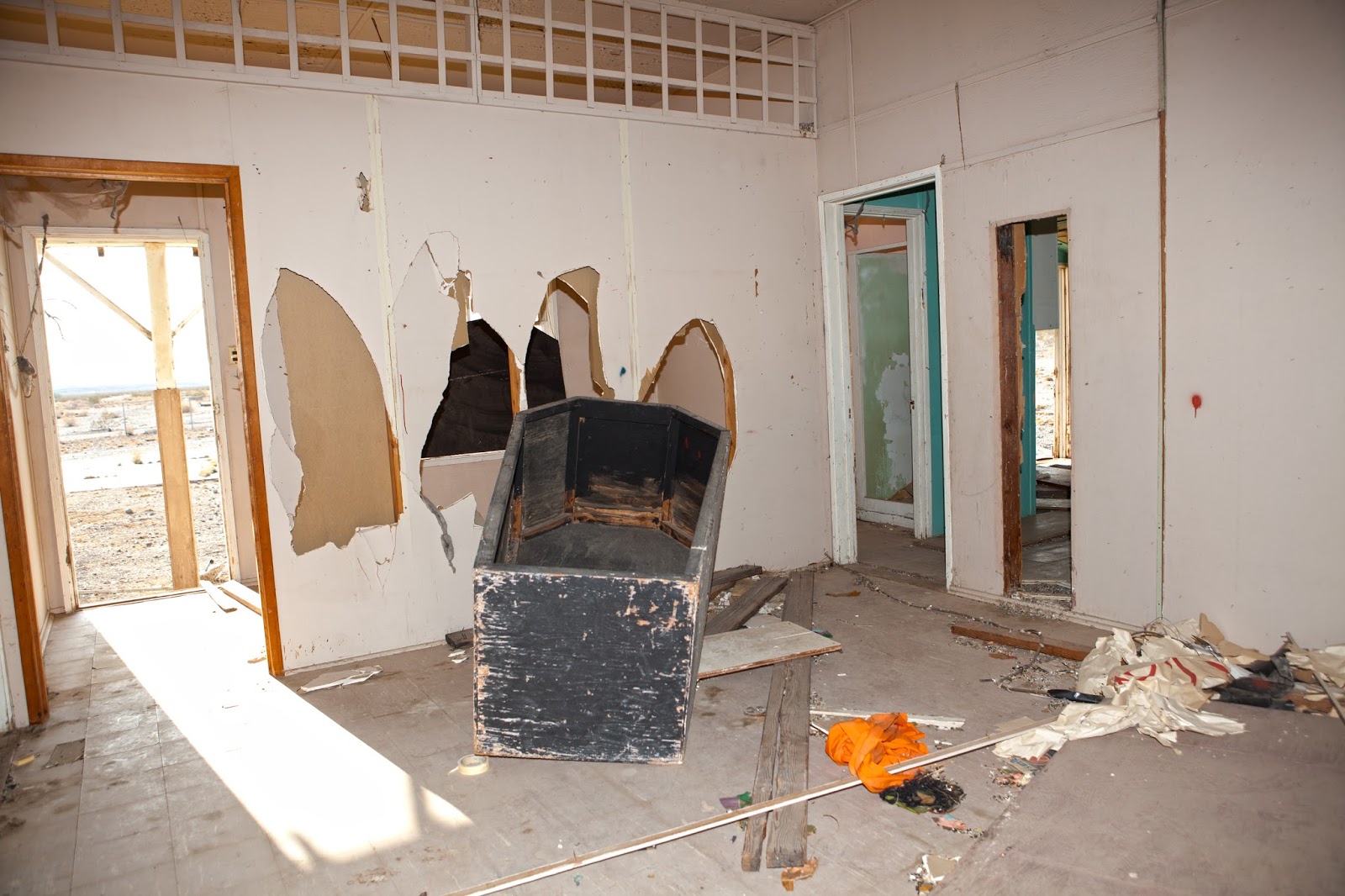 Forgotten Destinations: Amboy : A Ghost Town that is not Dead Yet