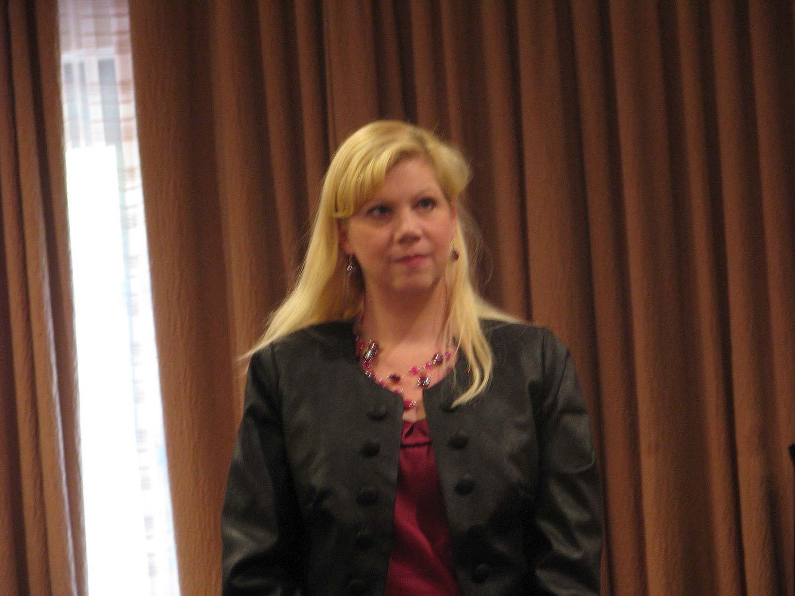 AMANDA NOLL LIBRARY LOVE | Janet Lee Carey