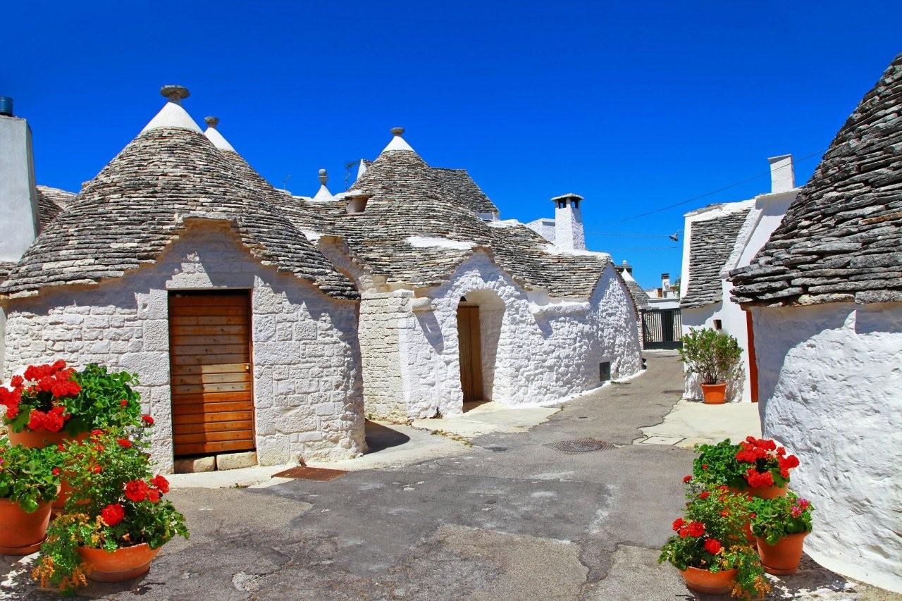 Let's travel the world!: Alberobello! The Capital of the Trulli.