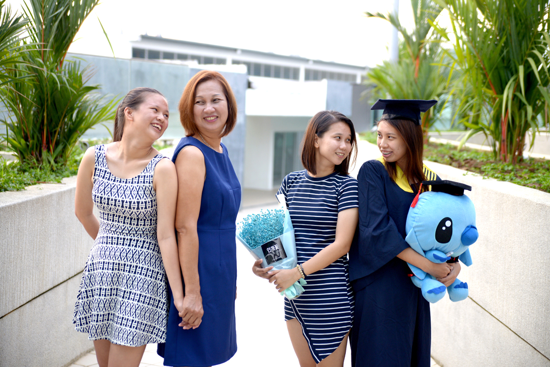 Flame Graduation Photography Studio: (60) Affordable Graduation ...