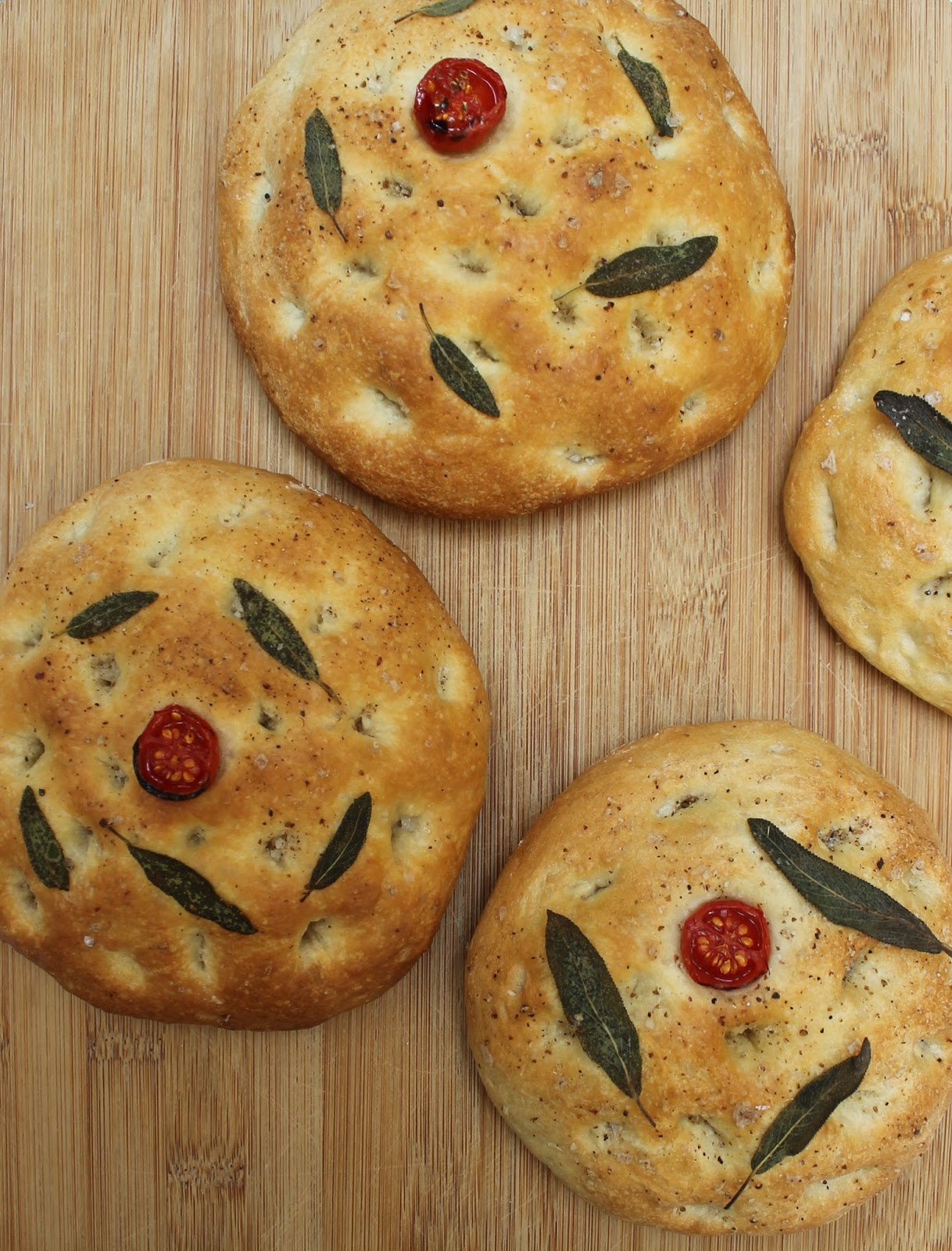 Diana's Cook Blog: Mini-focaccia express à la sauge