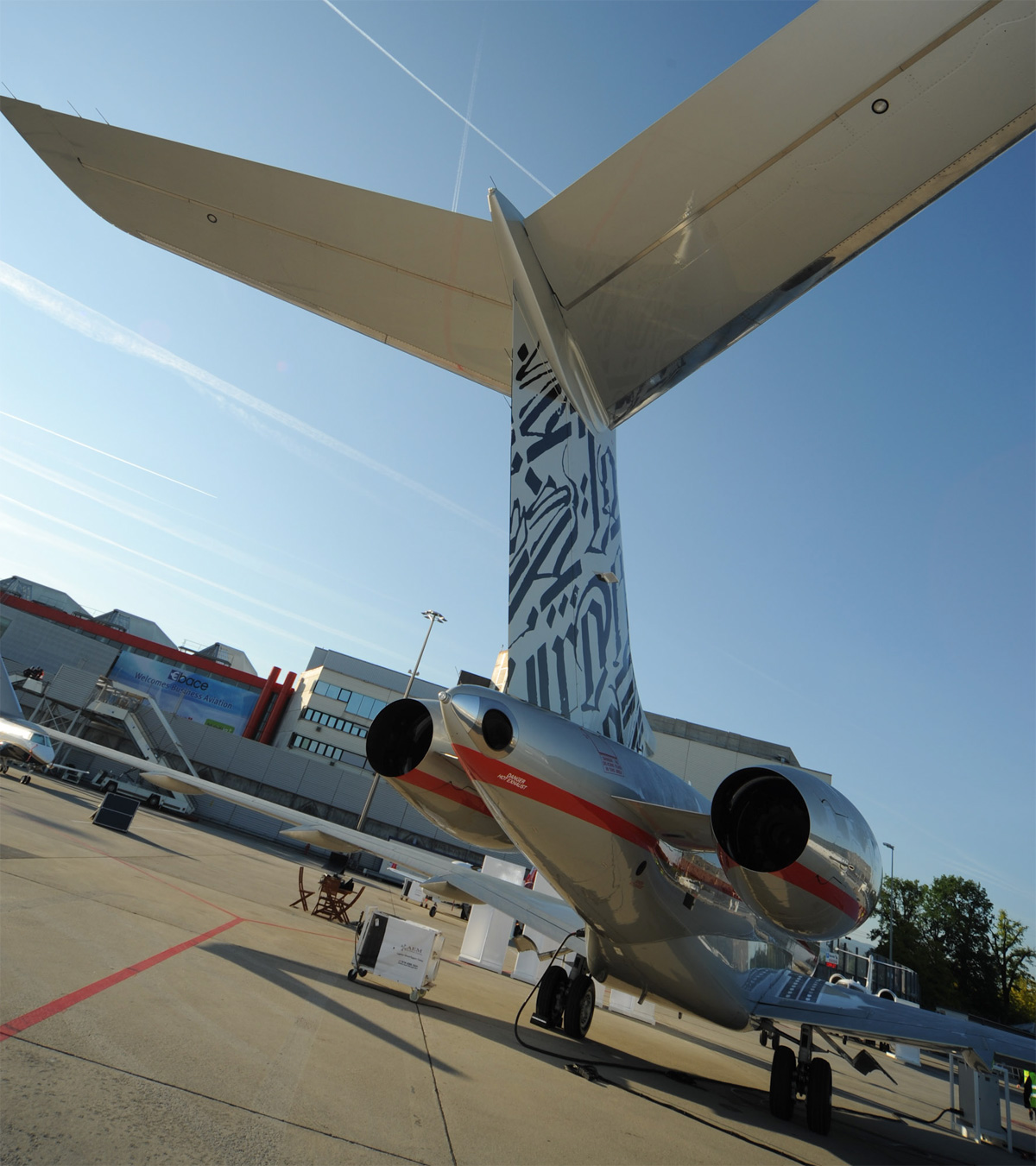 If It's Hip, It's Here (Archives): Street Artist RETNA Gets Some Tail ...