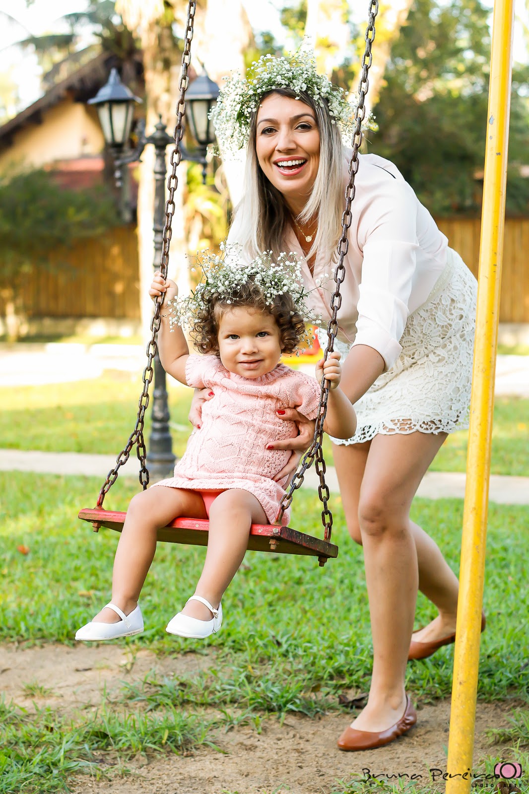 Bruna Pereira Foto e Arte: Mérili, Daiane, Patrícia, Jane e suas filhas ♥