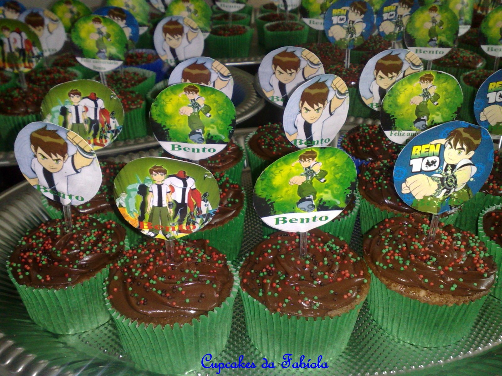 Deliciosos Cupcakes da Fabíola: CUPCAKES PARA FESTA INFANTIL BEN 10