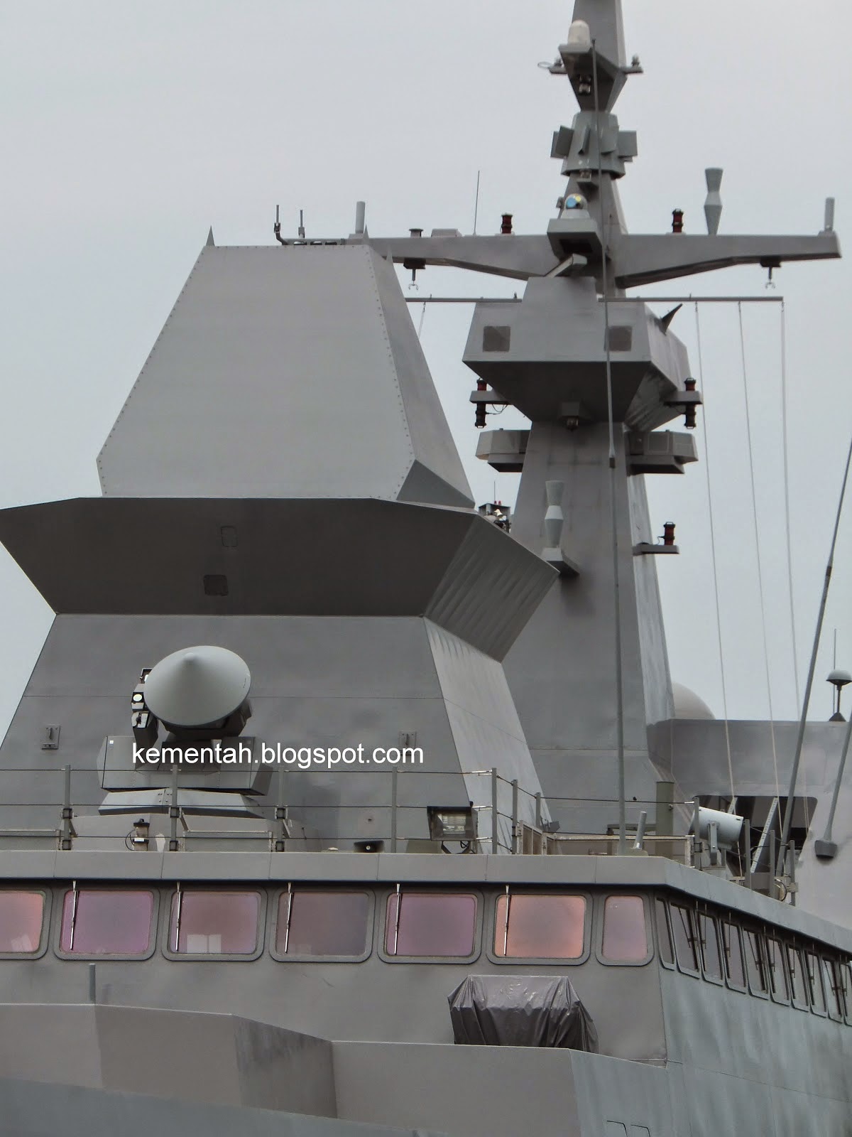 DEFENSE STUDIES: RSN to Fit Final Formidable-Class Frigate with Thales ...