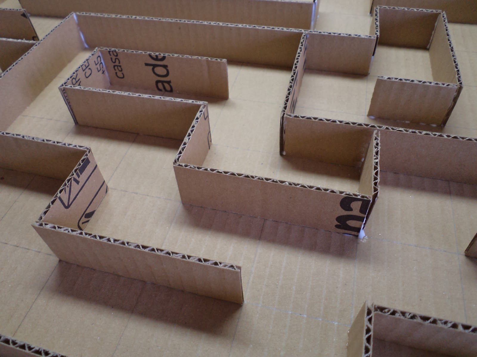 Clube do Tabuleiro de Campinas: Labirinto feito de Papelão