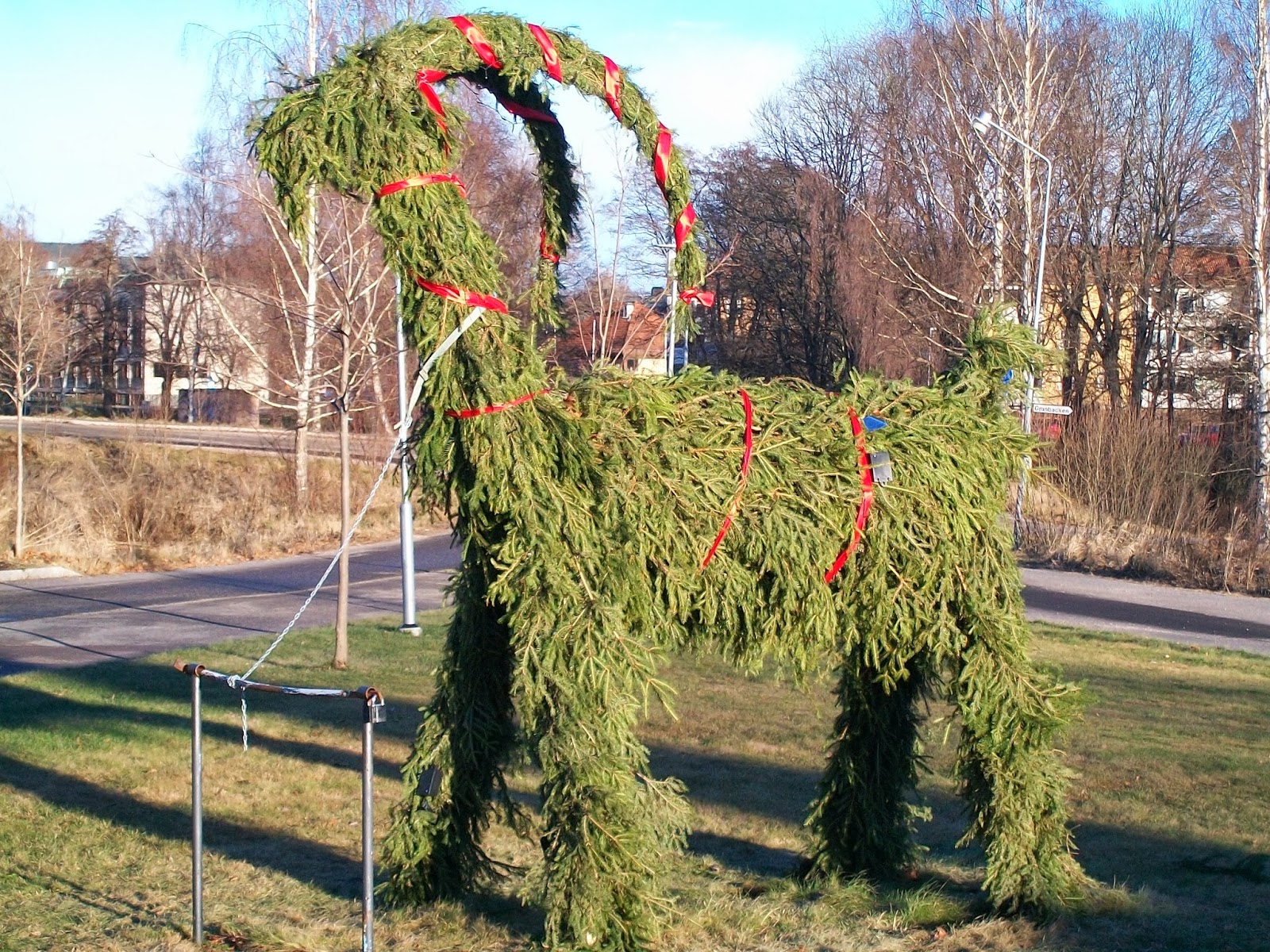 wendelainorberg: Julbocken som brann upp i Norberg, så här såg den ut...