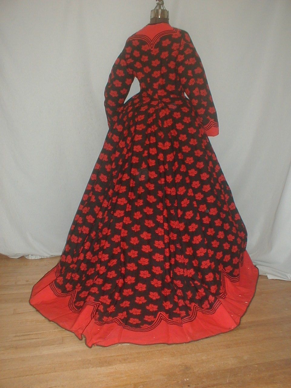 All The Pretty Dresses: Mid 1860's Red and Black Wrapper Gown