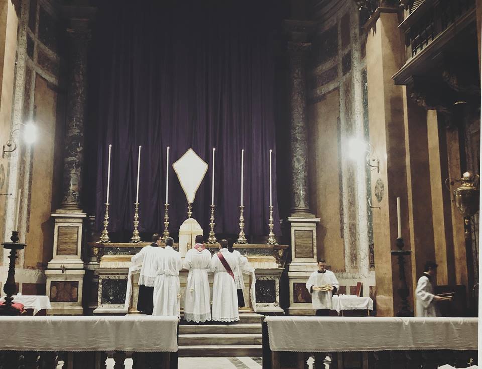 New Liturgical Movement: FSSP Maundy Thursday in Rome
