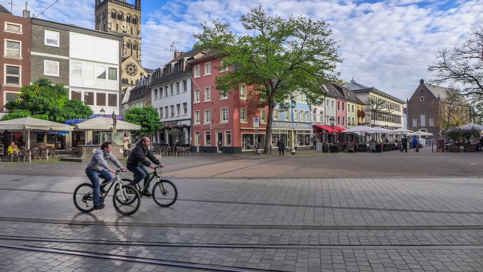 유 ErikTrek.com: Neuss, Germany