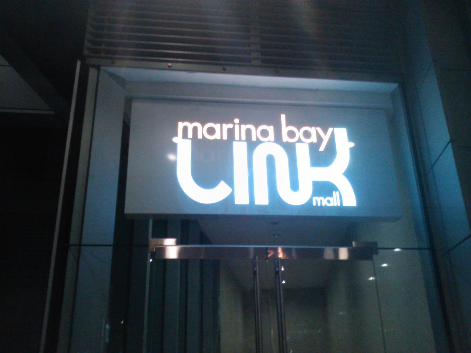 Frenzeelo: Underground Shopping at Marina Bay Link Mall